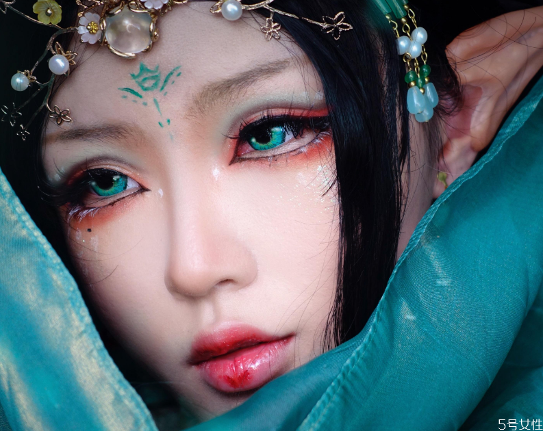 cos妆怎么把眼睛画大，cos化妆入门基本知识_3479